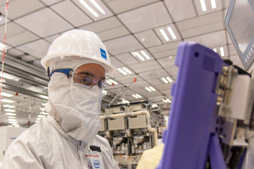 Intel’s New Fab in Ireland Begins High-Volume Production of Intel 4 ...