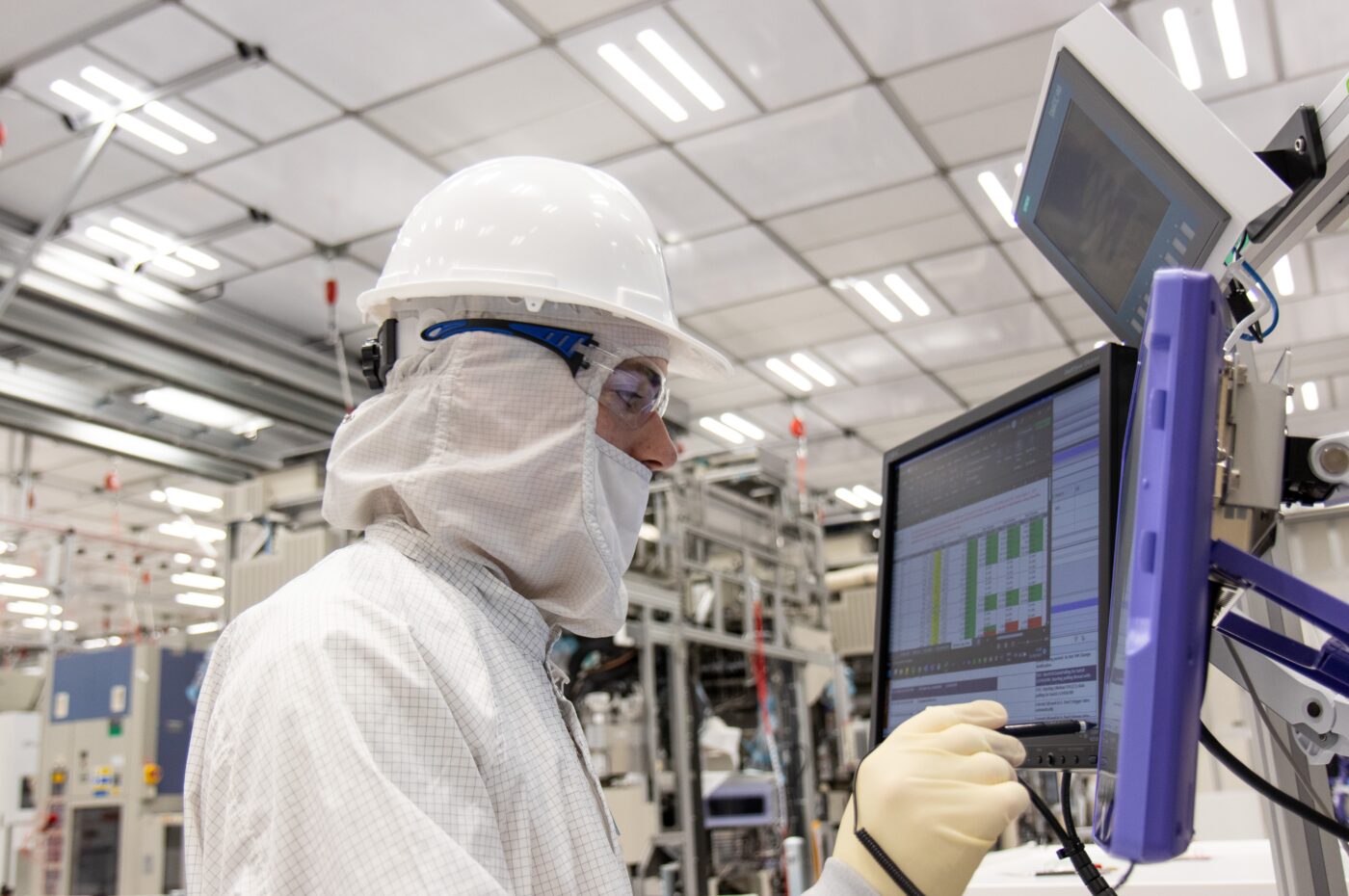 Intel’s New Fab in Ireland Begins High-Volume Production of Intel 4 ...