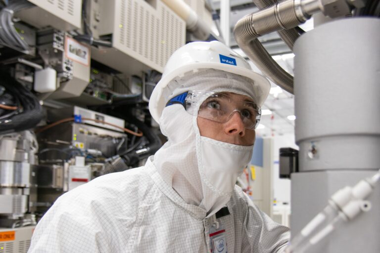 Intel’s New Fab in Ireland Begins High-Volume Production of Intel 4 ...