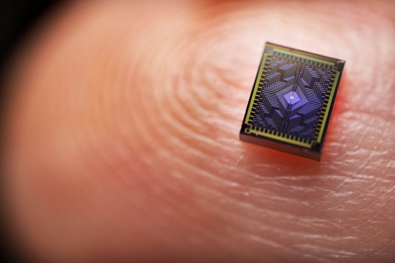 Intel’s New Chip to Advance Silicon Spin Qubit Research for Quantum ...
