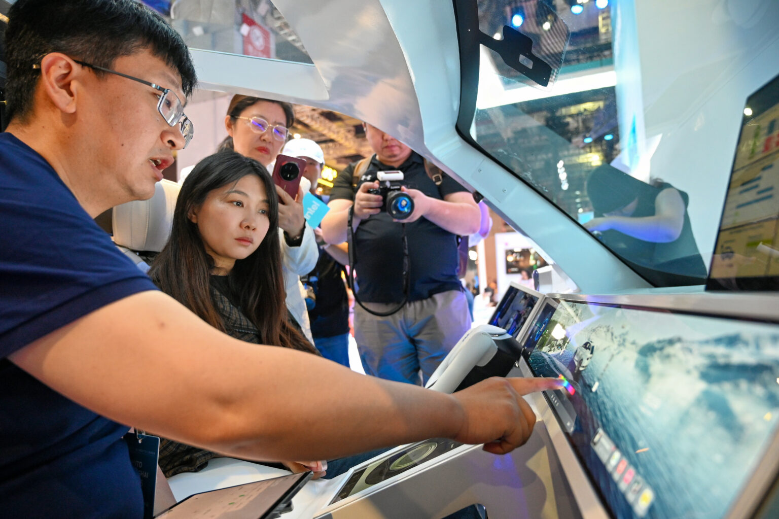 Intel Accelerates Software-Defined Vehicles with Next-Gen SoC and ...