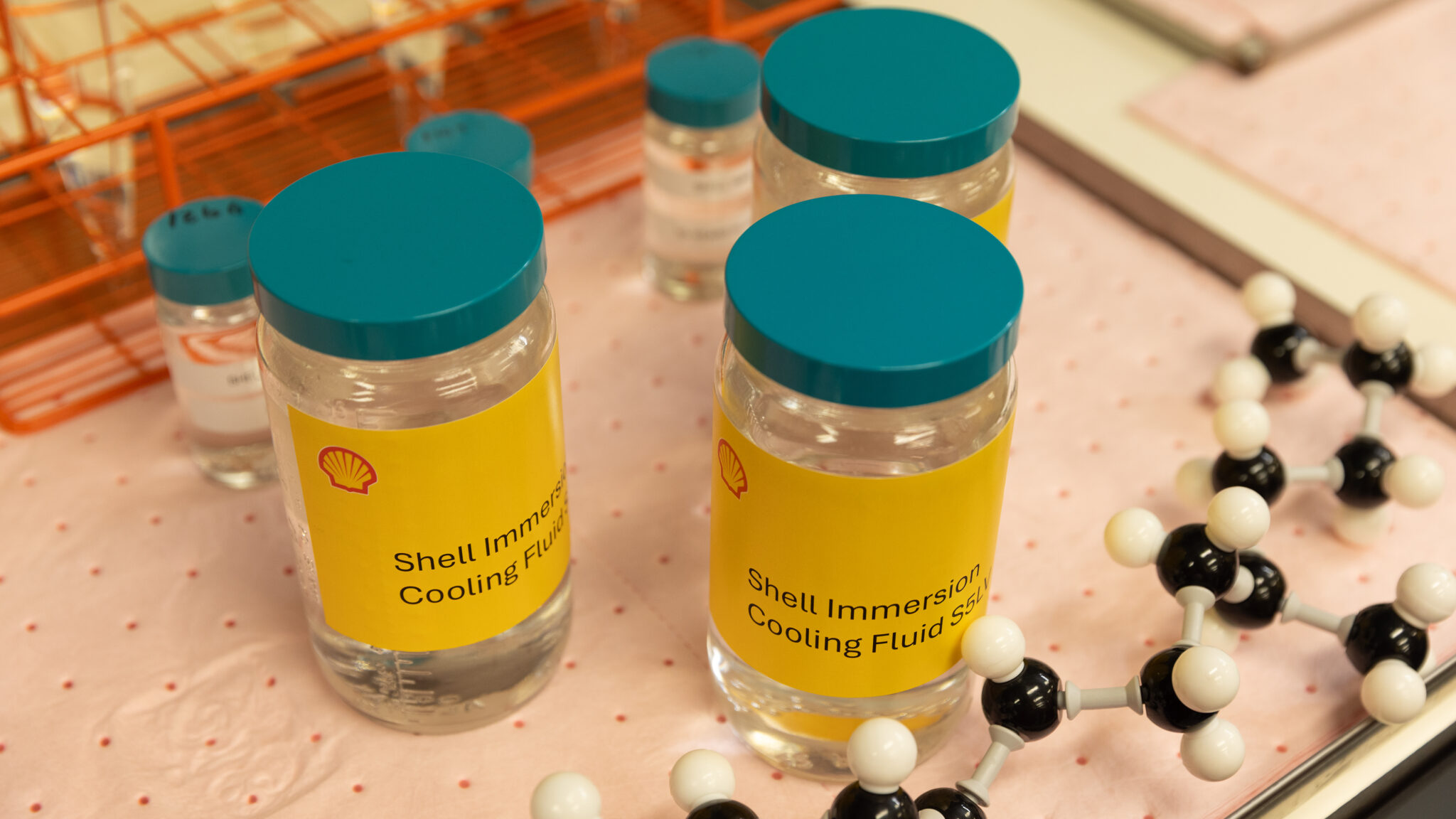 Intel and Shell Advance Immersion Cooling in Xeon-Based Data Centers ...