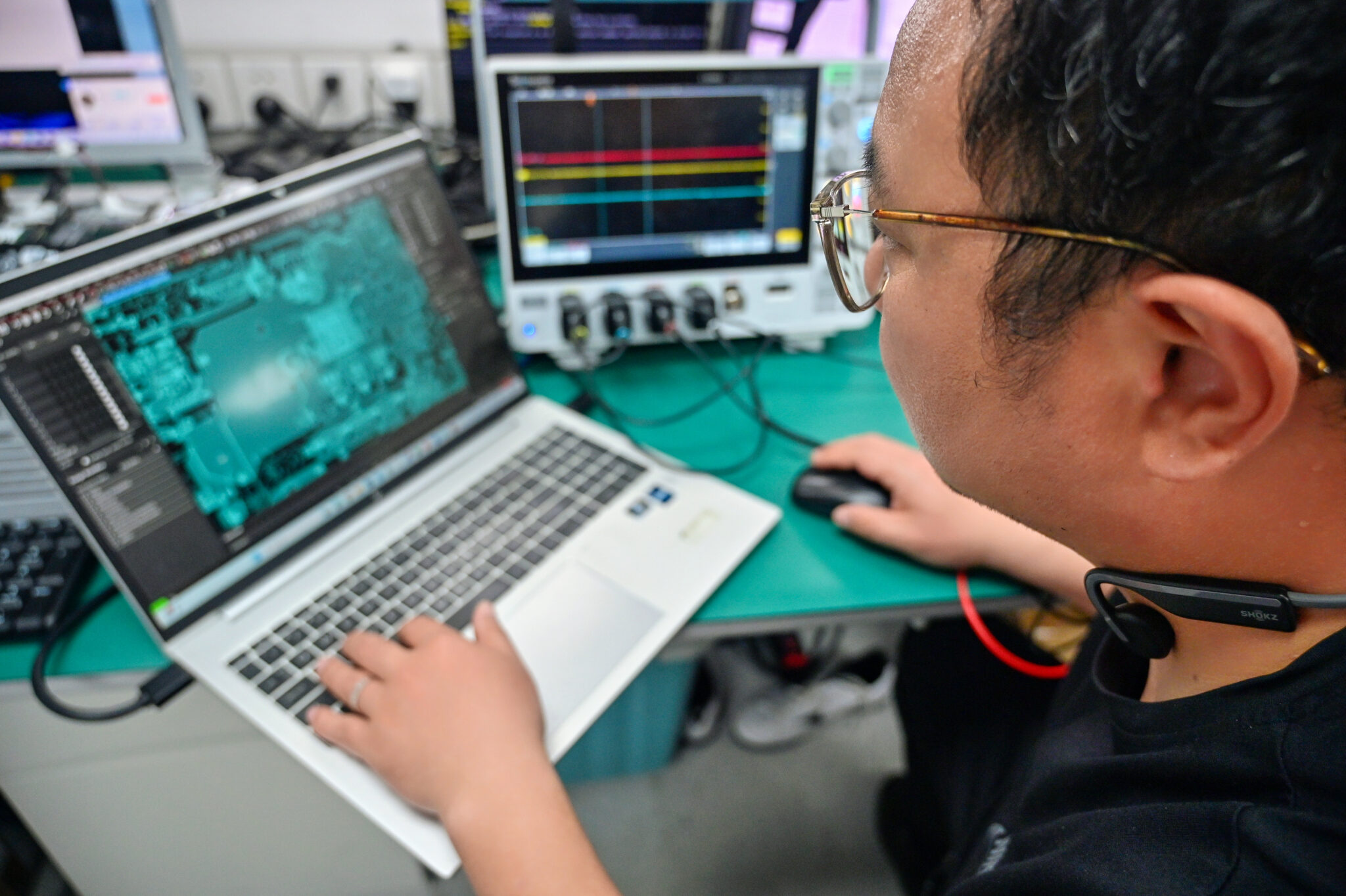 Intel and Lenovo Set a New Standard for AI-Powered PC Experiences ...